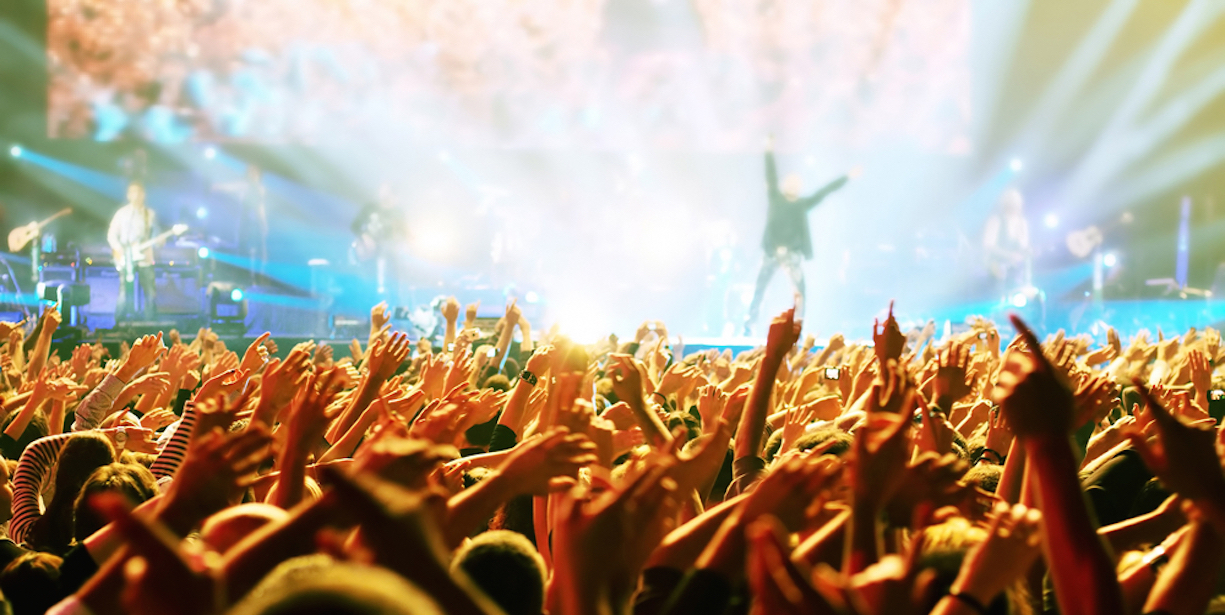 Singers and music breaks at caravan parks